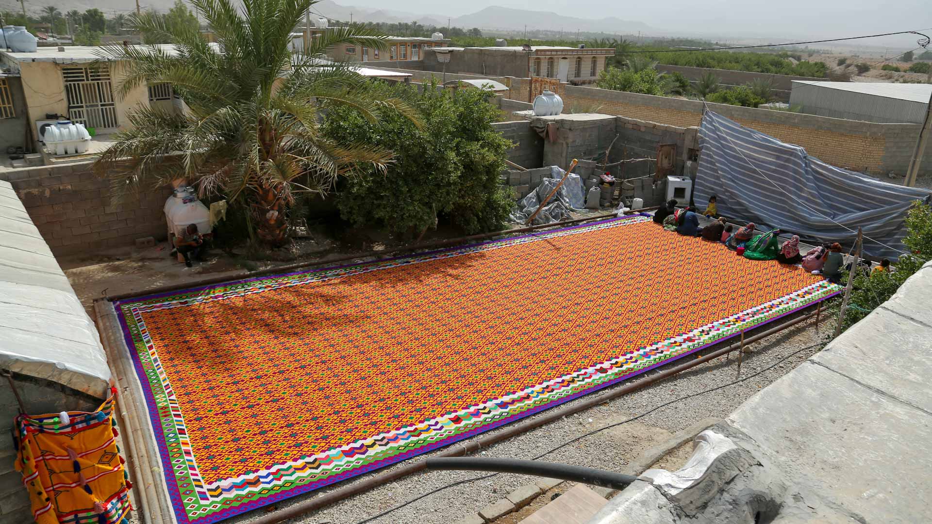 Iran Reports Making world s Largest Kilim Rug iran-reports-making-world-s-largest-kilim-rug